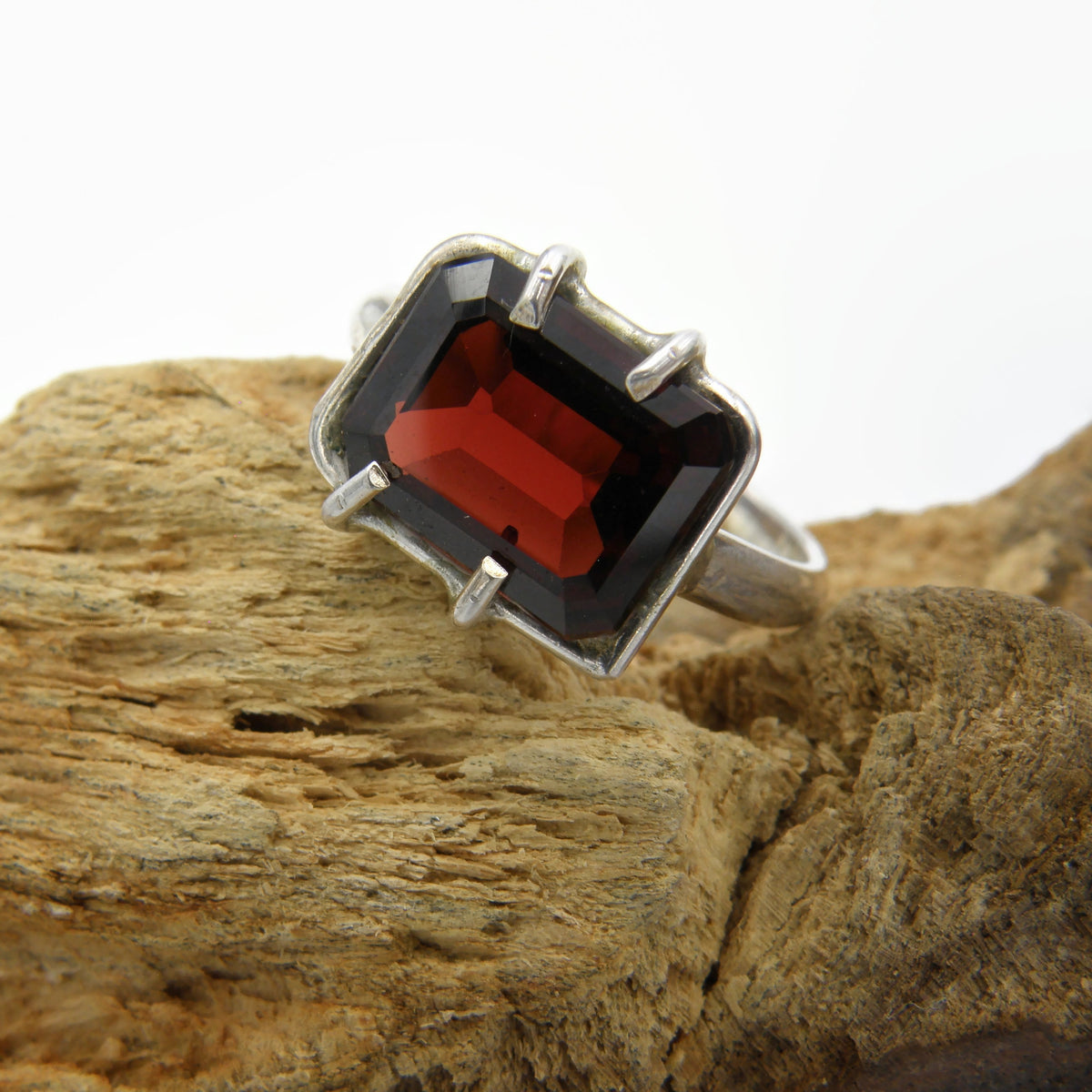 Window Garnet Ring – The Silversmith Jewelry